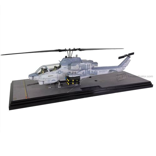 Forces of Valor 820004A-2 Bell AH-1W "Whiskey Cobra" attack helicopter (NTS exhaust nozzle) USA