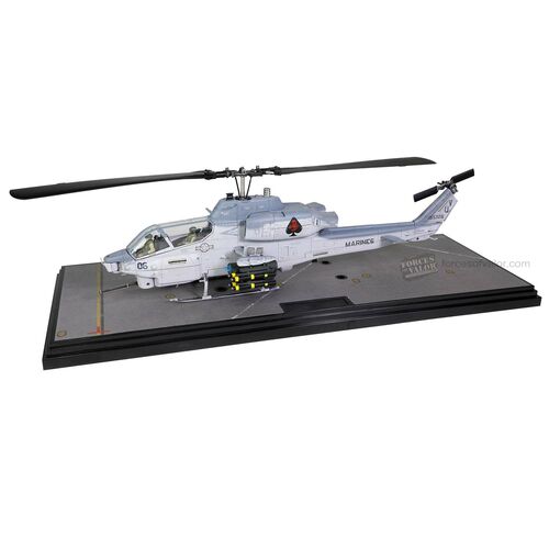 Forces of Valor 820004A-1 Bell AH-1W "Whiskey Cobra" attack helicopter (NTS exhaust nozzle) USA