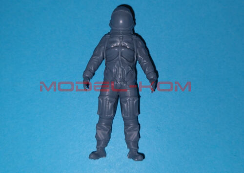 Model-Kom 1-2023-AKC03 SR-71 - Aircraft Pilot