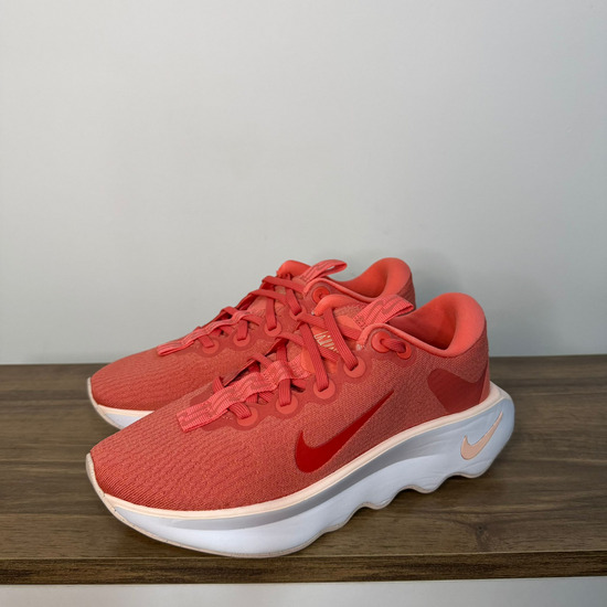 Nove original Nike MOTIVA br 36 i 38