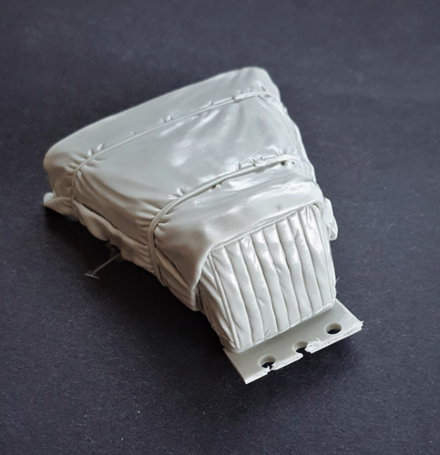 PanzerArt RE35-728 Sd.Kfz 10 Engine deck with canvas cover