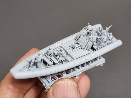 HS MODELS U144002S 11m Rigid Infantable Boat with Crew (8 figures)