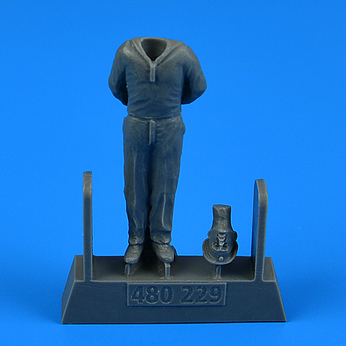 Aerobonus 480229 Kriegsmarine WWII Ceremony - Sailor for German Submarine U-Boat Type VIIC TRUMPETER