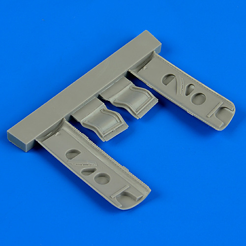 Quickboost 32160 P-40E Warhawk undercarriage covers accessories HASEGAWA