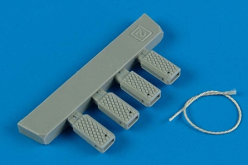Wheelliant 148002 US. Navy polyurethane wheel chock with nylon thread - early