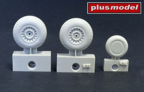 Plus Model AL4025 B-26 Marauder Wheels Early Diamond Pattern