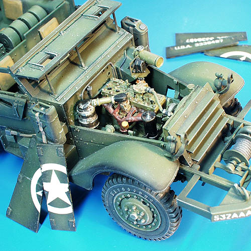 Plus Model 151 U.S. Troop Carrier Halftrack ? engine set