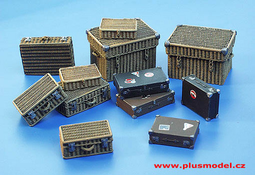 Plus Model 113 Suitcase set