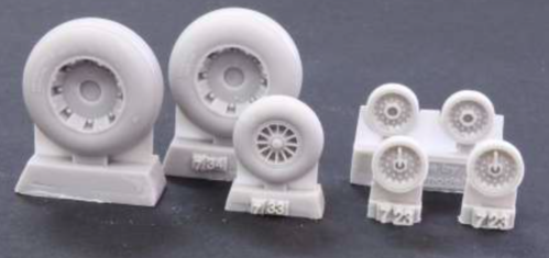 Plus Model AL7071 PB4Y-2 Privateer wheels smooth pattern