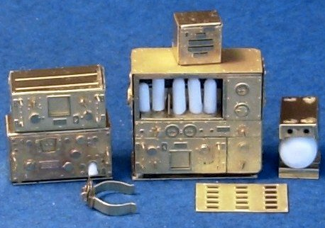 DISCONTINUED Minor 351004 SCR-193 U.S. WWII radio set