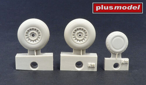 Plus Model AL4093 B-26 Marauder Wheels Early Groved Pattern