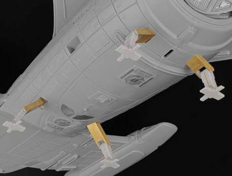 Green Strawberry 13221 U.S.S. Voyager NCC-74656 - Landing gear