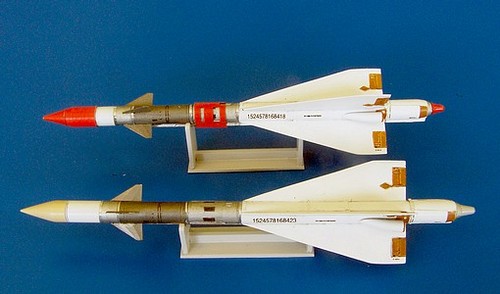 Plus Model AL4043 Russian missile R-40R AA-6 Acrid