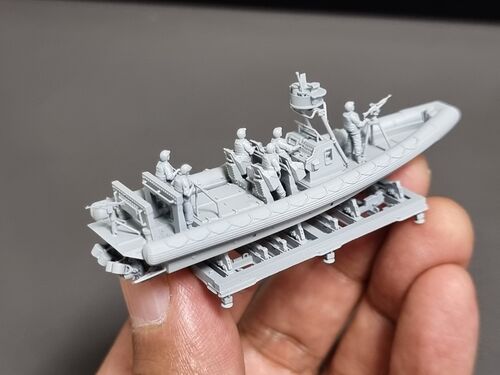 HS MODELS U144003S 11m Naval Special Warfare RIB with Crew (6 figures)