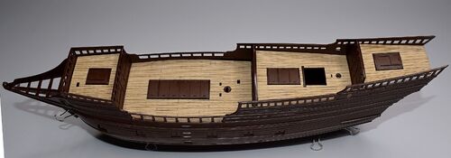 HiSModel D098-B Golden Hind - Beech wooden deck