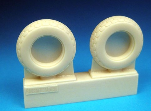 Barracuda Studios R32031 P-51 Mustang Octagonal Tread Tires