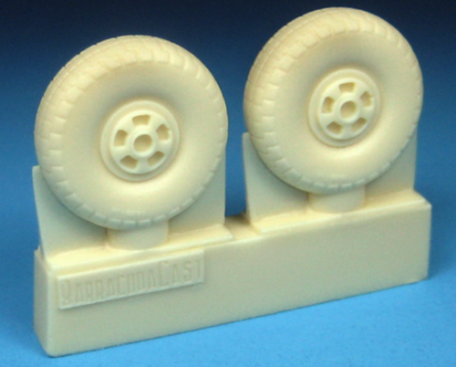 Barracuda Studios R72248 Beaufighter Slotted Hub Treaded Tyre