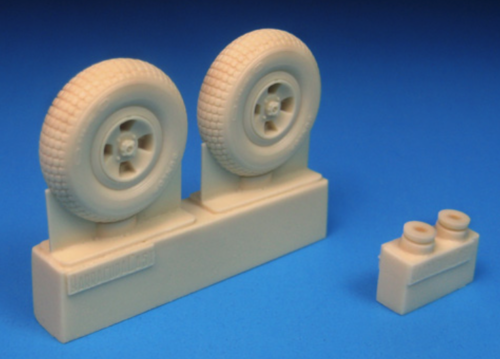 Barracuda Studios R32319 Spitfire Four Slot Block Tread Mainwheels