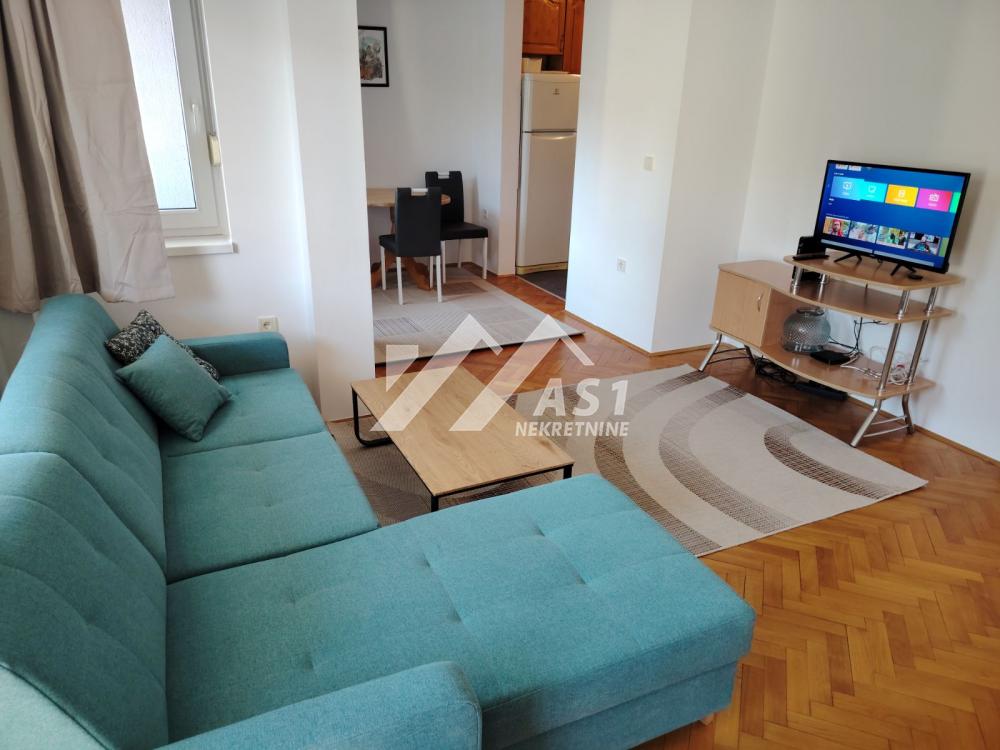 IZDAJE SE DVOSOBAN STAN U CENTRU-DUPLEX ID#5215 500 €