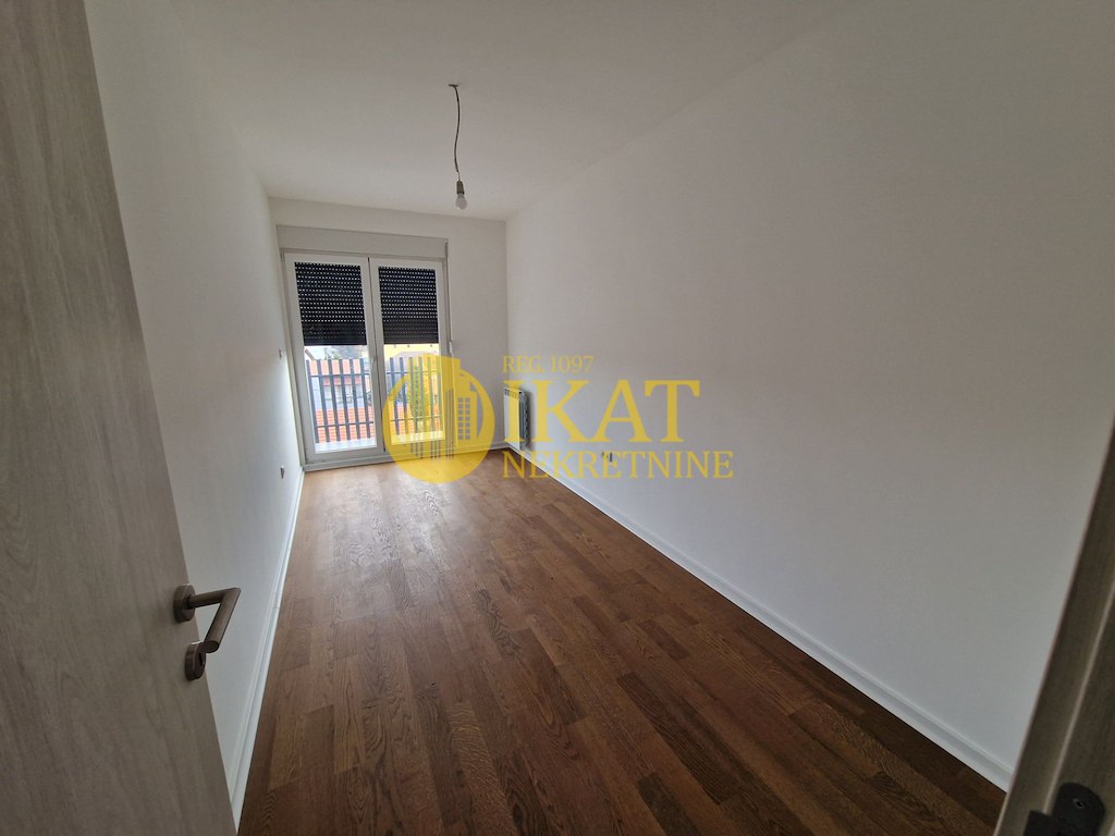 Obrenovac, centar, 4.0, 101m2, pogodan za poslovni prostor ID#4851
700 €