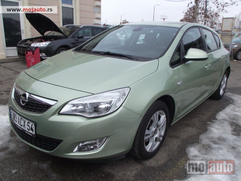 Opel Astra J 1.6 BENZ 85 KW DIGI ALU NOV
