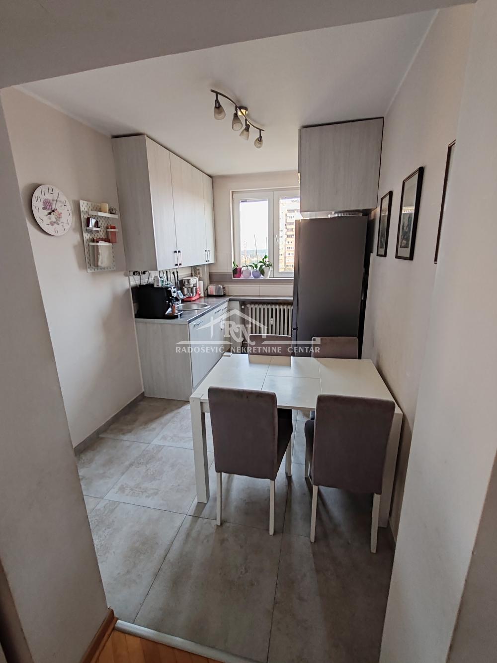 Karaburma, 55m2, renoviran, uknjižen, sa liftom ID#1583
178.500 €