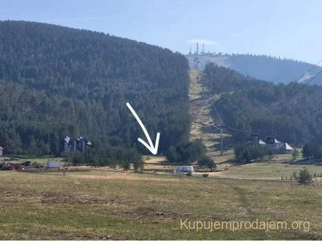 Prodaje se plac u podnozju ski centra Tornik