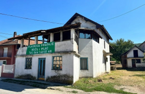 Kuca na atraktivnoj lokaciji sa lokalom i magacinom za zivot i biznis