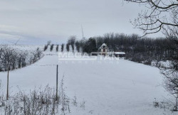 Plac 107ari, blizu Devojačkog bunara