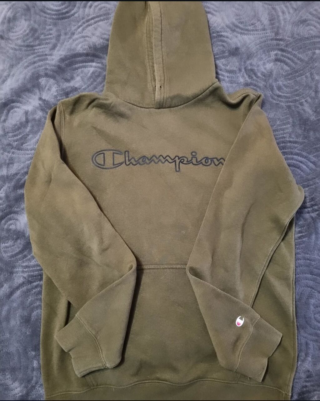 Champion dukserica s kapuljačom – maslinasto zelena. - Model