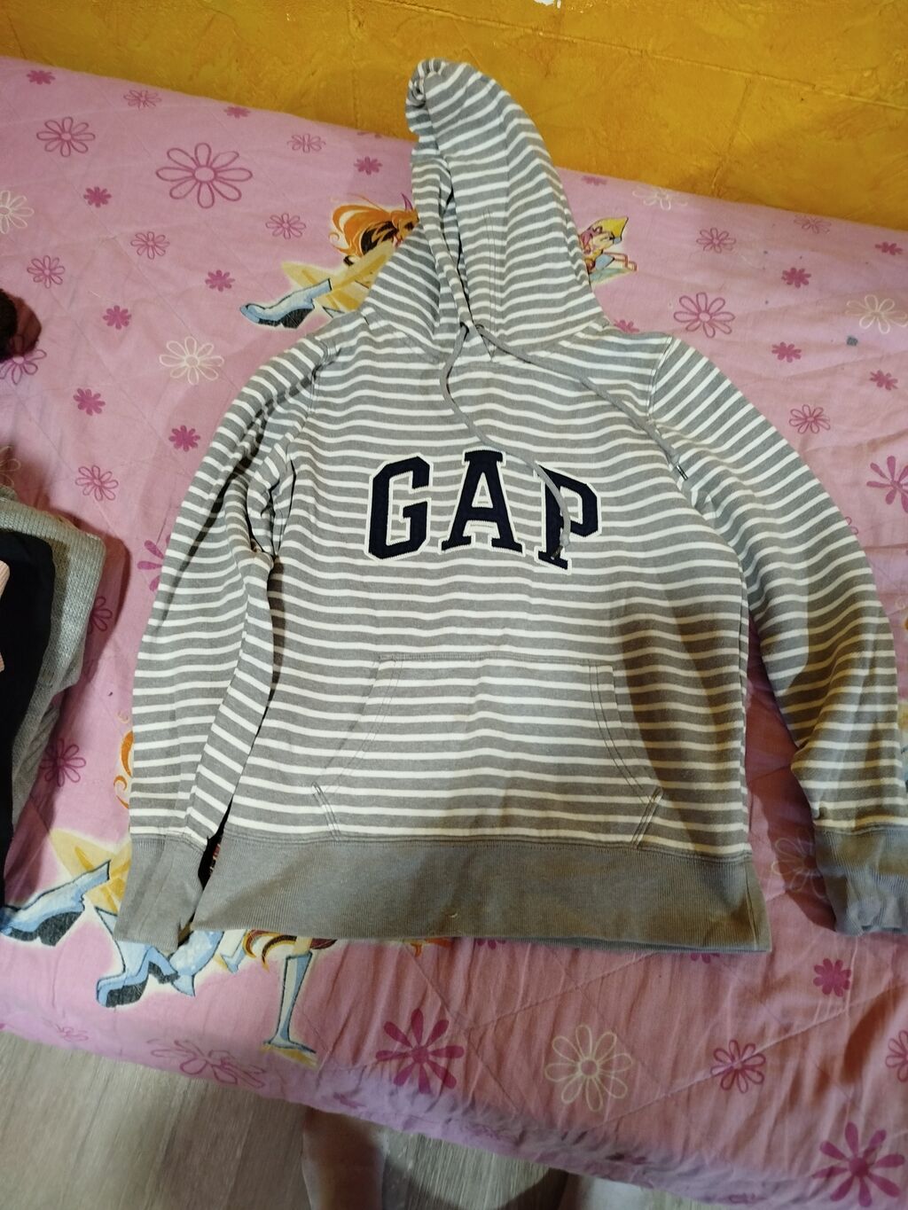 GAP dukserica sa kapuljačom - Model: klasična hoodie dukserica sa