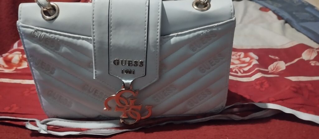 GUESS ženska torbica preko ramena - Model: mali crossbody/shoulder