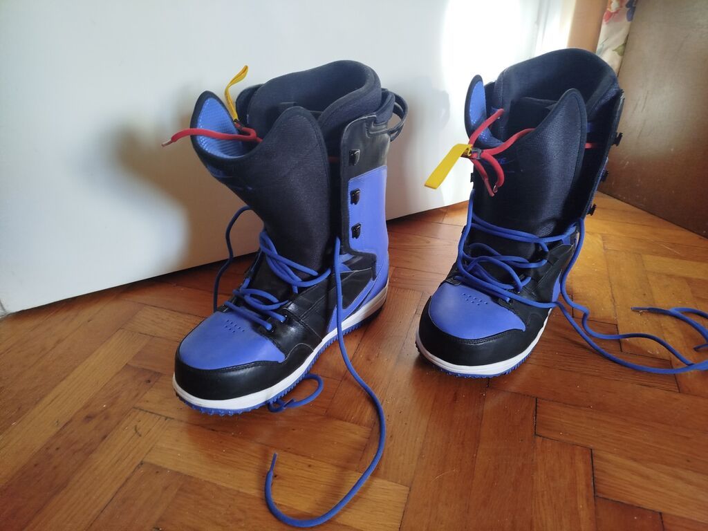 Nike cizme za Snowboard - ko nove. Nike cizme cipele za Snowboard - ko