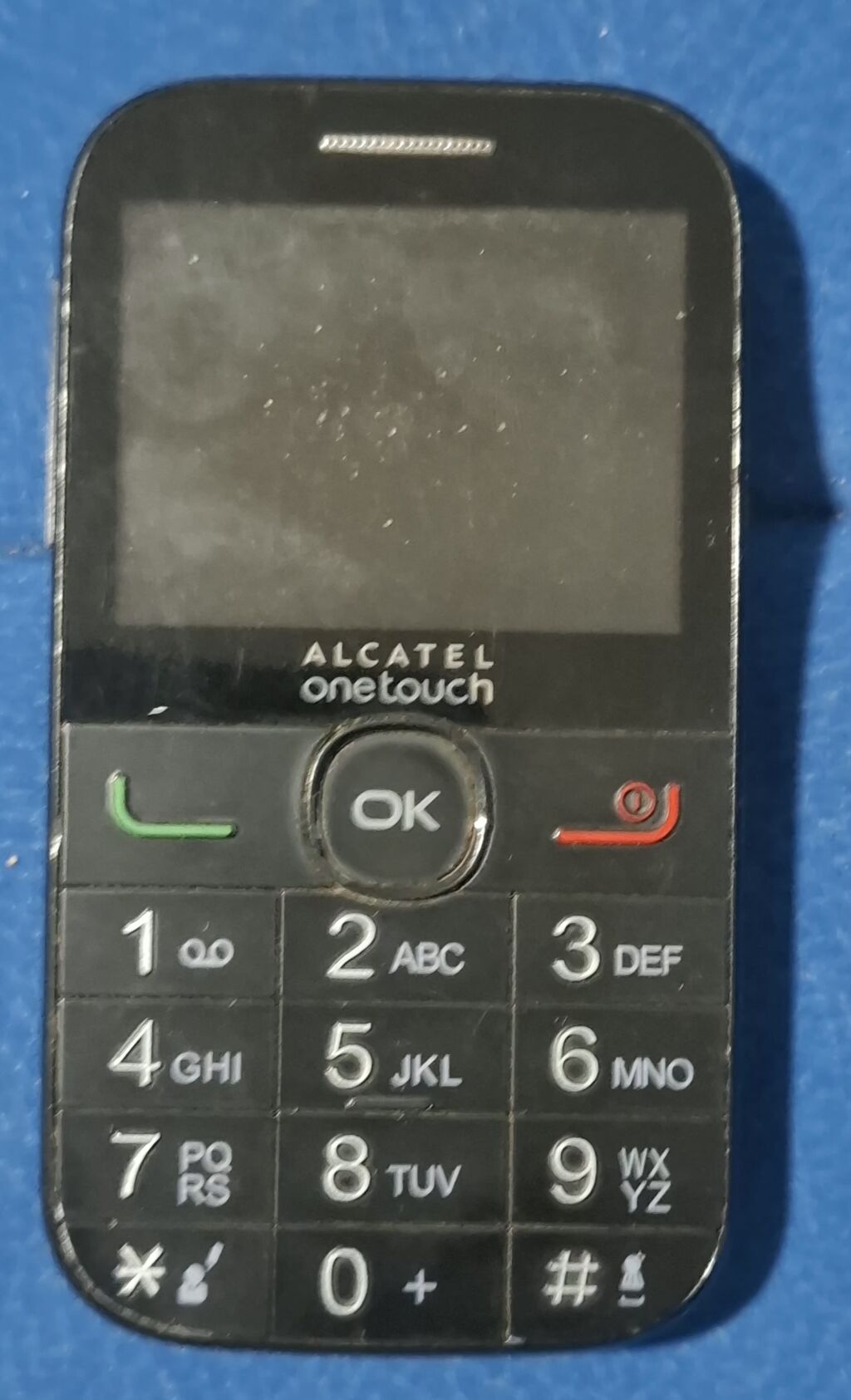 Alcatel OneTouch mobilni telefon sa fizičkom tastaturom - Model