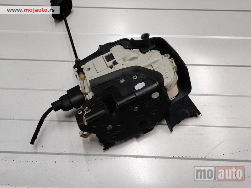 Audi a3 v8 desna brava elektronska 3v 2012-2020 Originalni delovi Moguca ugradnja delova Alfa Romeo 147-156-166-159-GT-MiTo-Giulietta Fiat bravo 2 - croma -grande punto -multipla 2 -punto 3 -stilo...