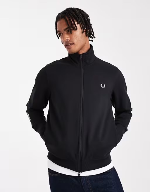 FRED PERRY THUMBHOLE JAKNA BLACK