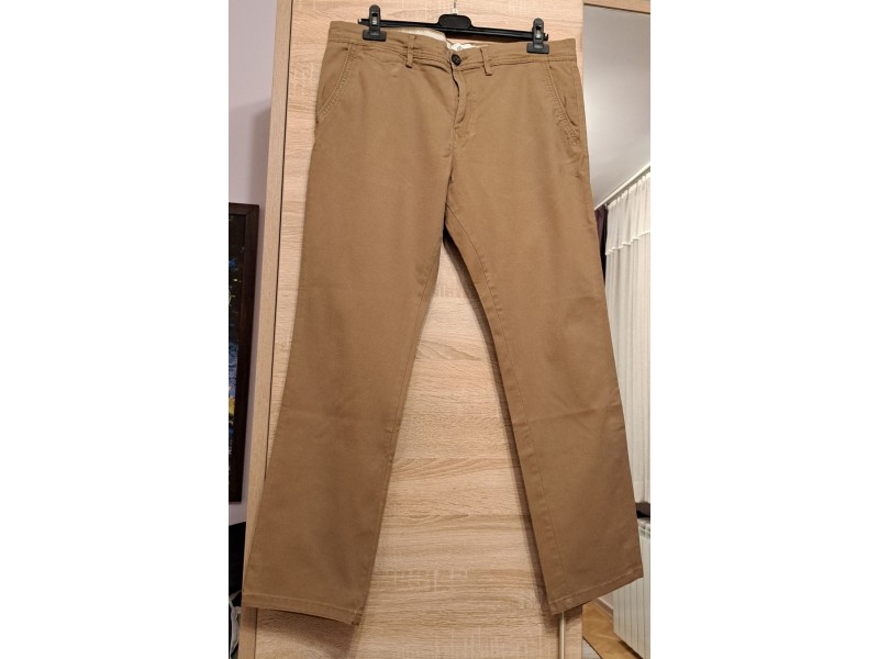 SNIŽENO!C&A MUSKE PANTALONE 36 PAMUK NOVE !!!