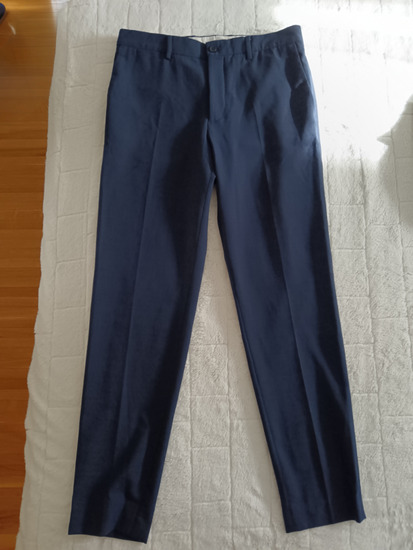Zara pantalone na peglu