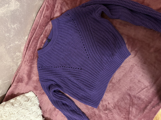 H&M ljubicasti crop dzemper XS velicina