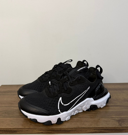 Nove original Nike REACT VISION 38