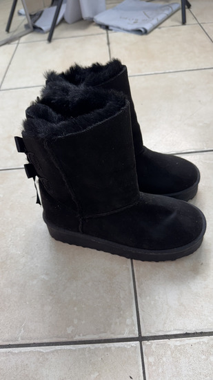 ČIZME MODEL UGG U BROJU 38
