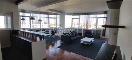 Stan,Novi Sad,Bulevar Evrope,kv: 114.00, € 340000