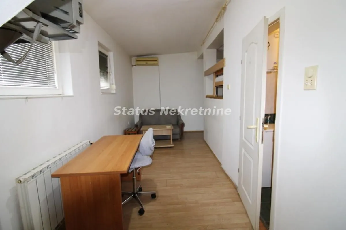Izdavanje, garsonjera, 27m², Bulevar Oslobodjenja, Novi Sad Sve Podlokacije