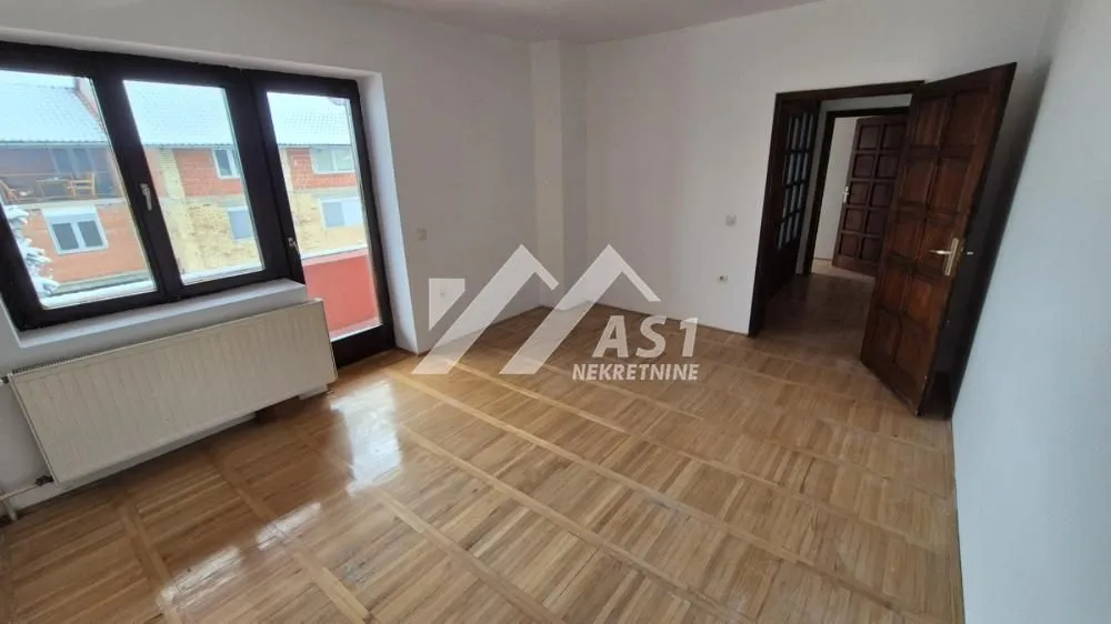 Izdavanje, kuća, 180m², Veternička rampa, Novi Sad Sve Podlokacije