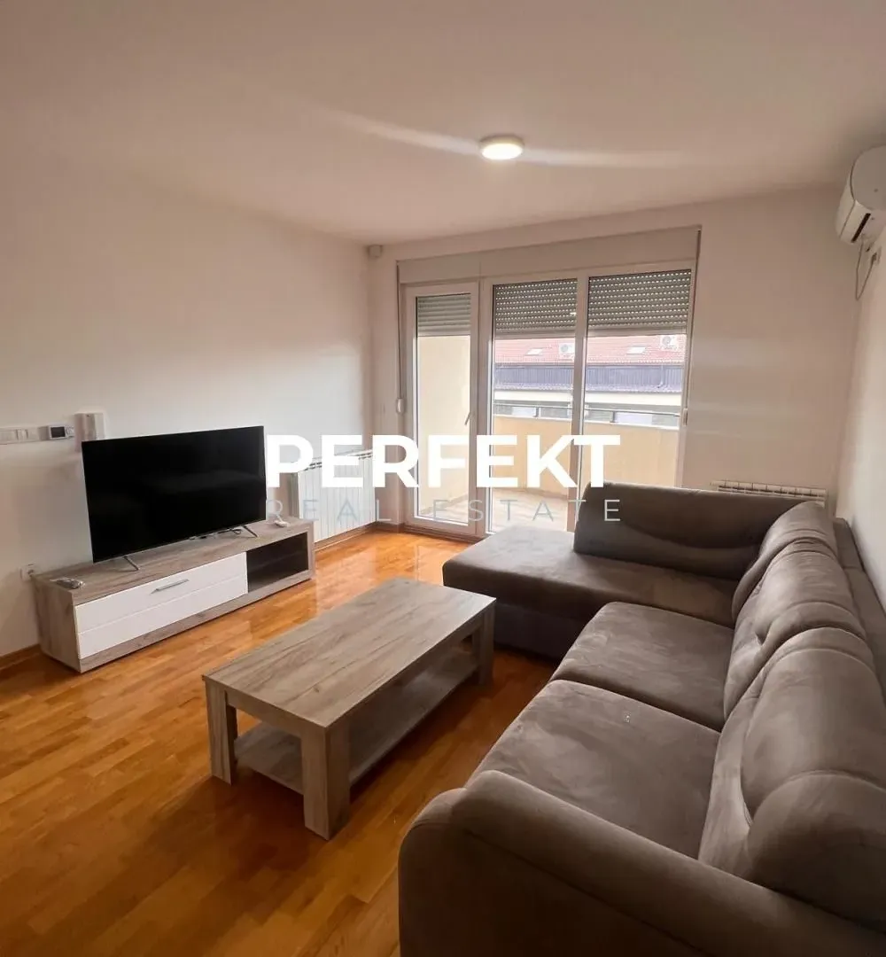 Prodaja, trosoban stan, 89m², Centar, Pančevo