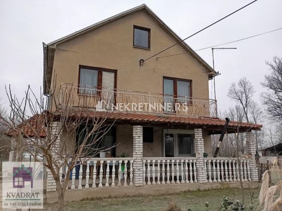 Kuća 128 m2, 94 ara poljoprivrednog zemljišta, Ljubinić, Obrenovac - 53.000€
