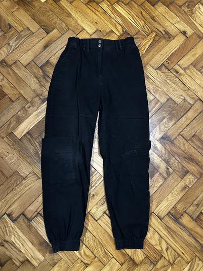 Bershka crne pantalone