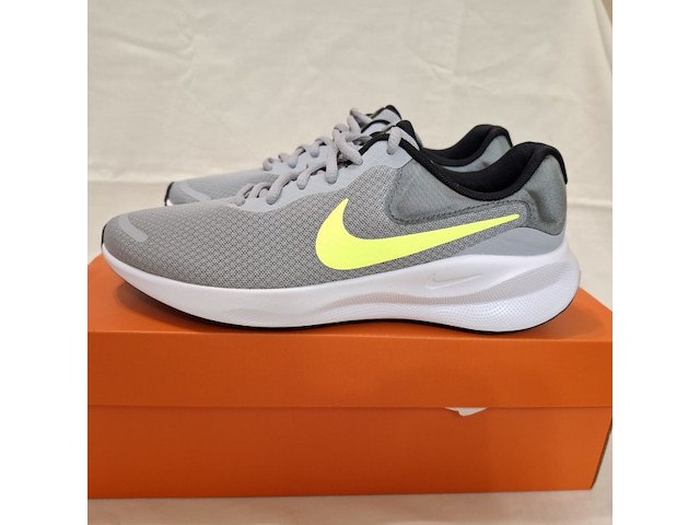 Patike Nike Revolution 7 broj 40,5 - NOVO