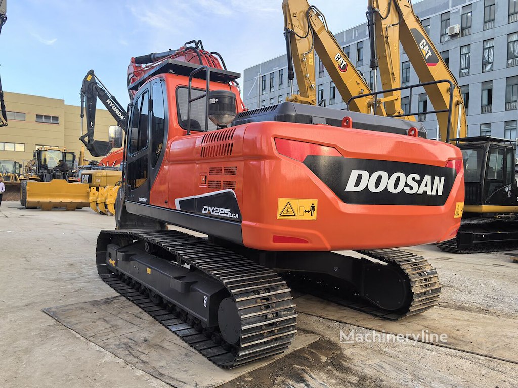 Doosan DX225 bager guseničar