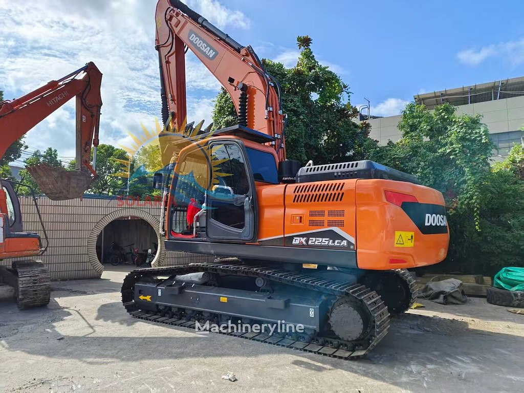 Doosan DX225LCA bager guseničar